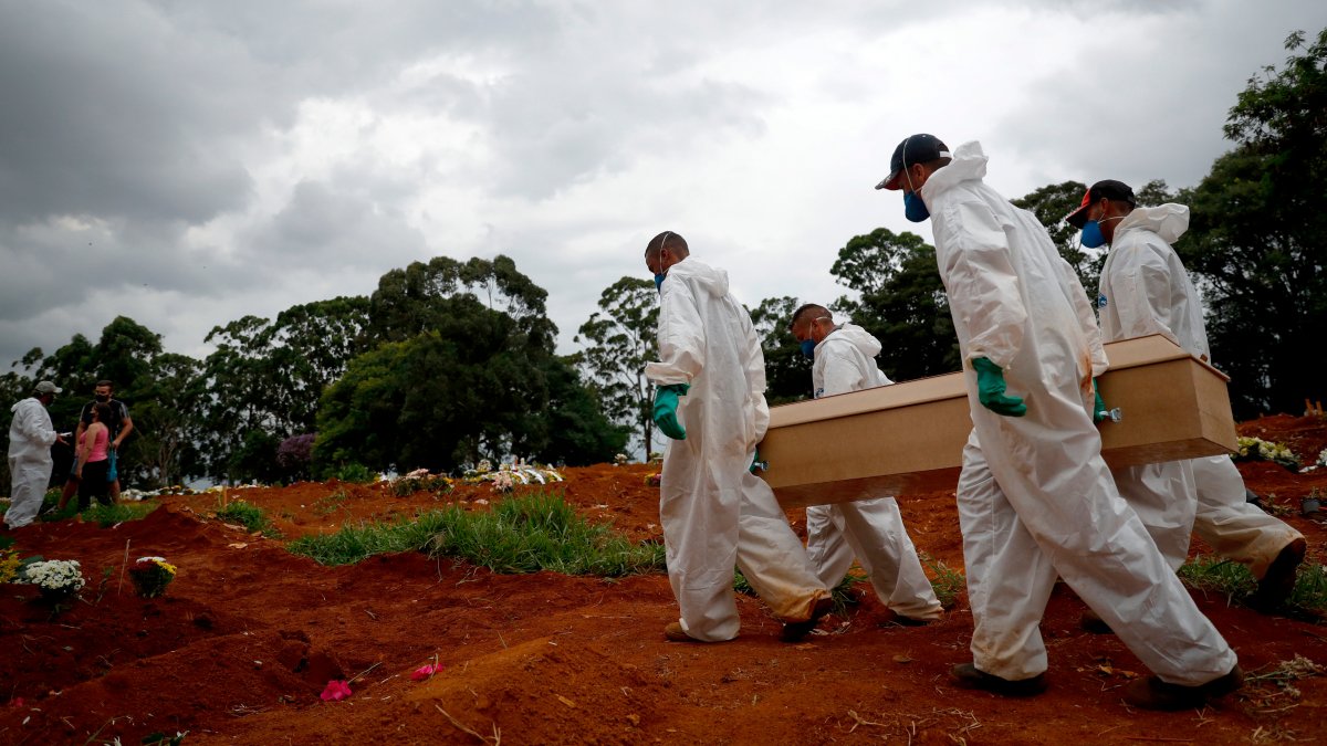 Una persona muere cada 50 segundos por COVID-19 en Brasil – Telemundo ...
